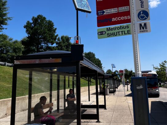 Metro Tests Signal Lights to Increase Efficiency of Rail to Bus ...